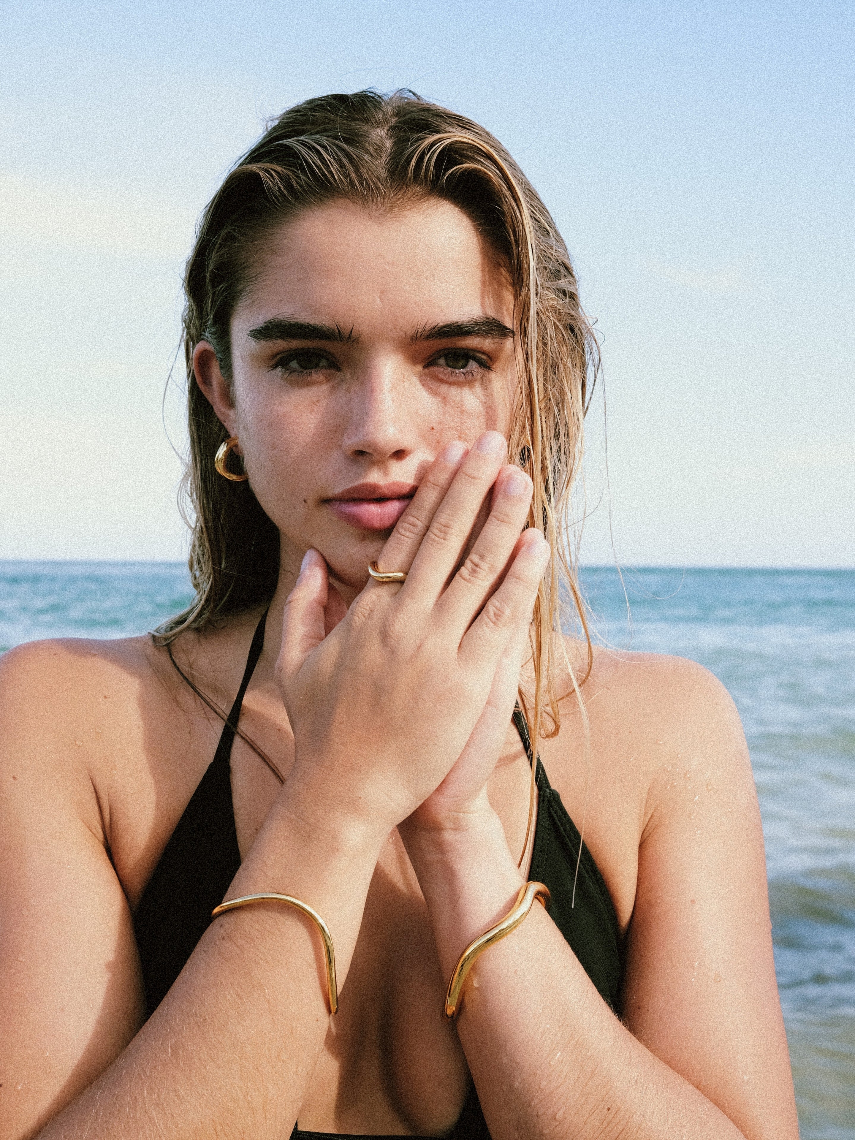 IT COMES IN WAVES BANGLE SET